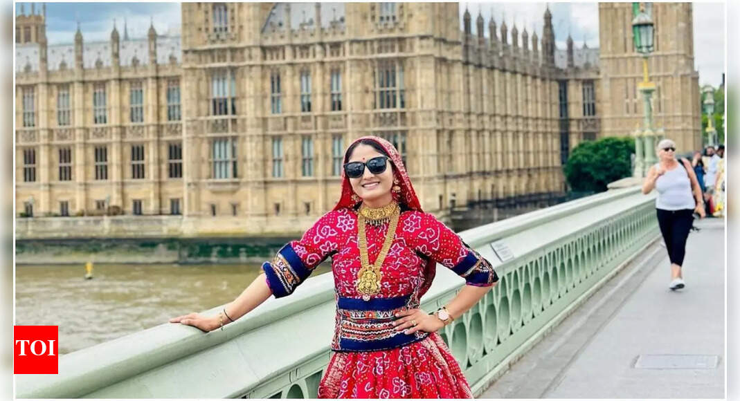 Geeta Rabari strikes a pose at iconic British Parliament bridge; see ...