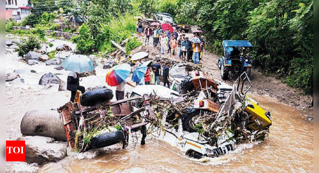 Monsoon hits HP: Trekker dies, flash floods wash away vehicles | Shimla ...