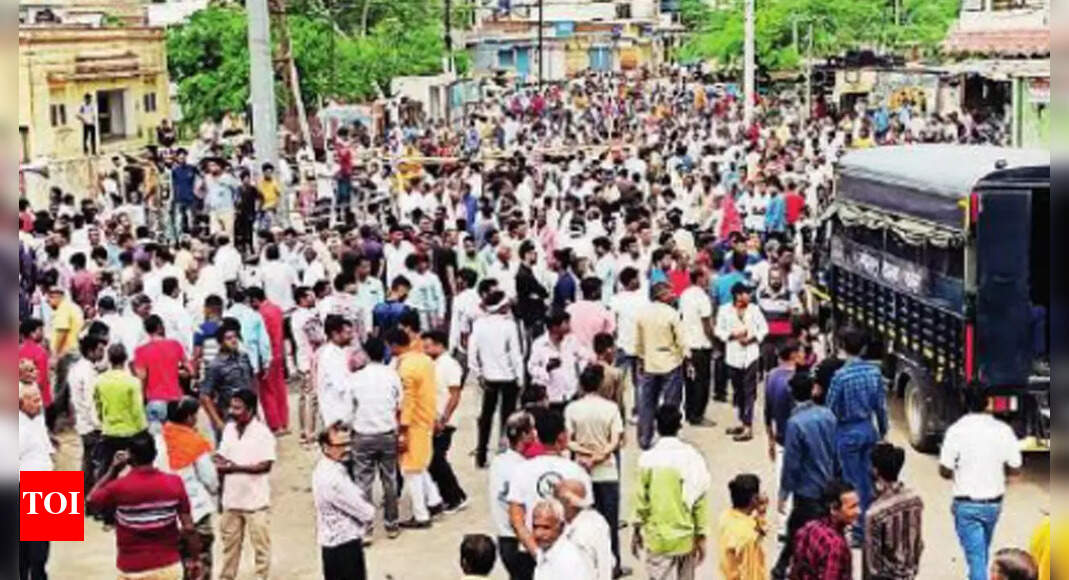 Protest over new district flares up in Jaipur, 10 hurt in clash with ...