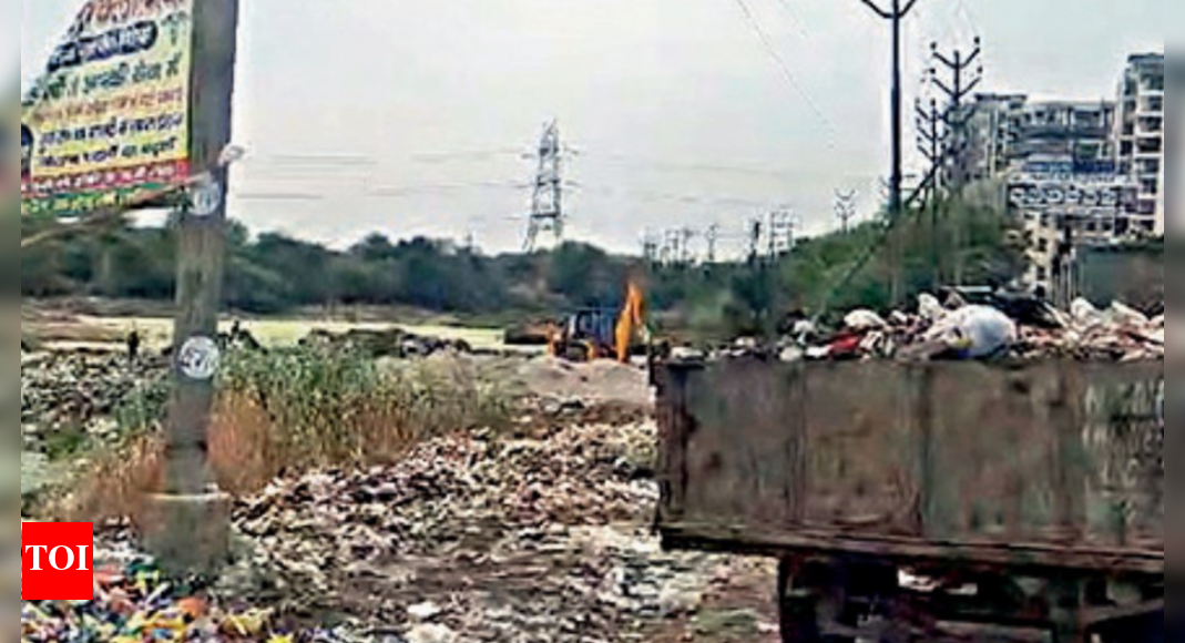 A shopping centre & condos along Loni road, garbage on the sides too ...