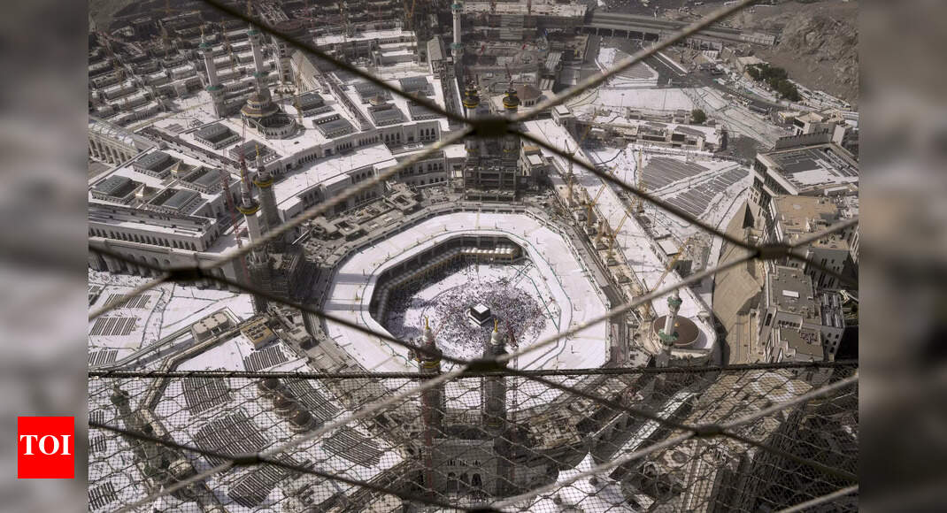 Hajj 2023: From sunhats to shoe bags: Guide to essential gear Muslims ...