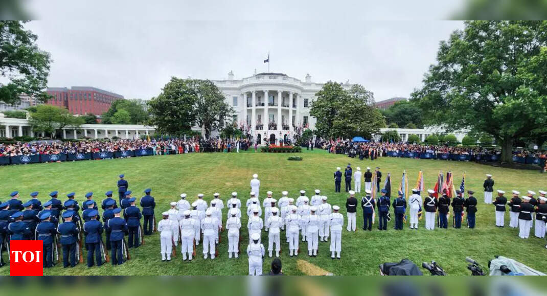 White House: Who’s visiting the White House? The logs include 300,000 ...
