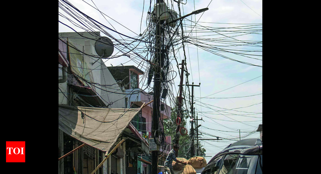 Dehradun: Overhead electric wires near houses pose a threat | Dehradun ...