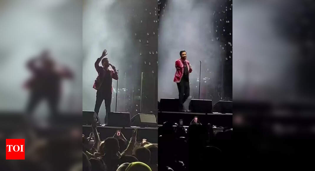 Atif Aslam forgets lyrics of Raj Kapoor's song "Jeena Isi Ka Naam Hai ...