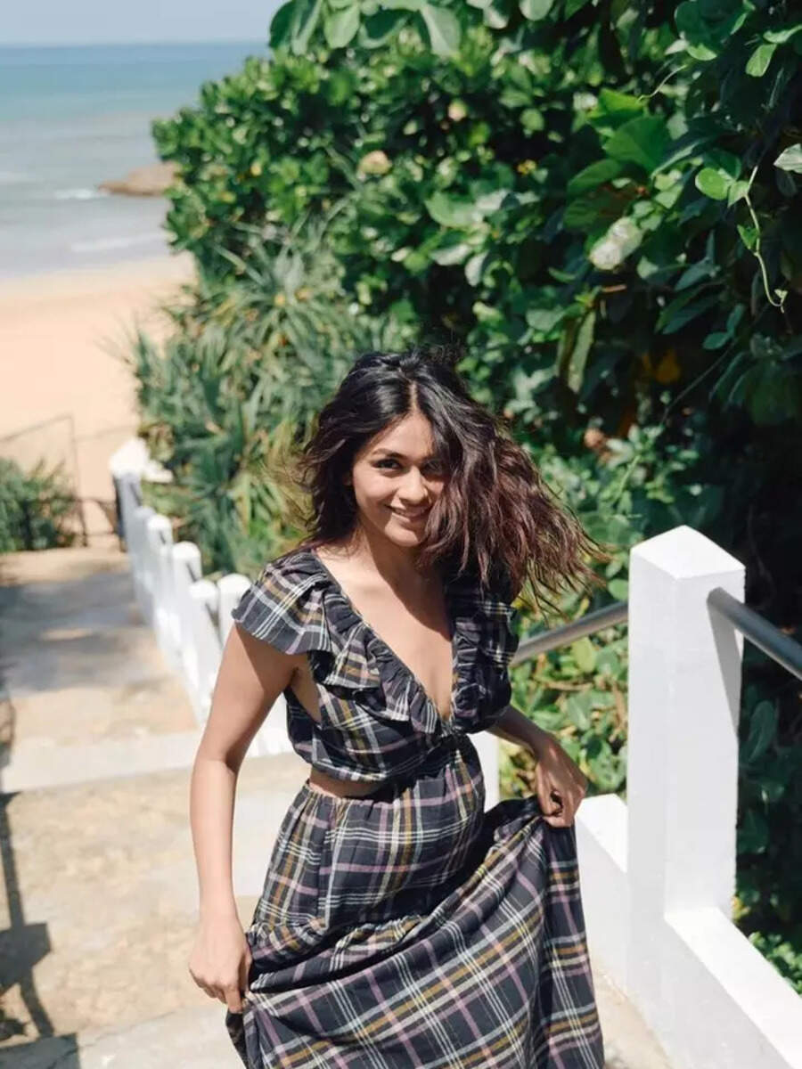 Mrunal Thakur elevates summer fashion with her trendy outfits ...