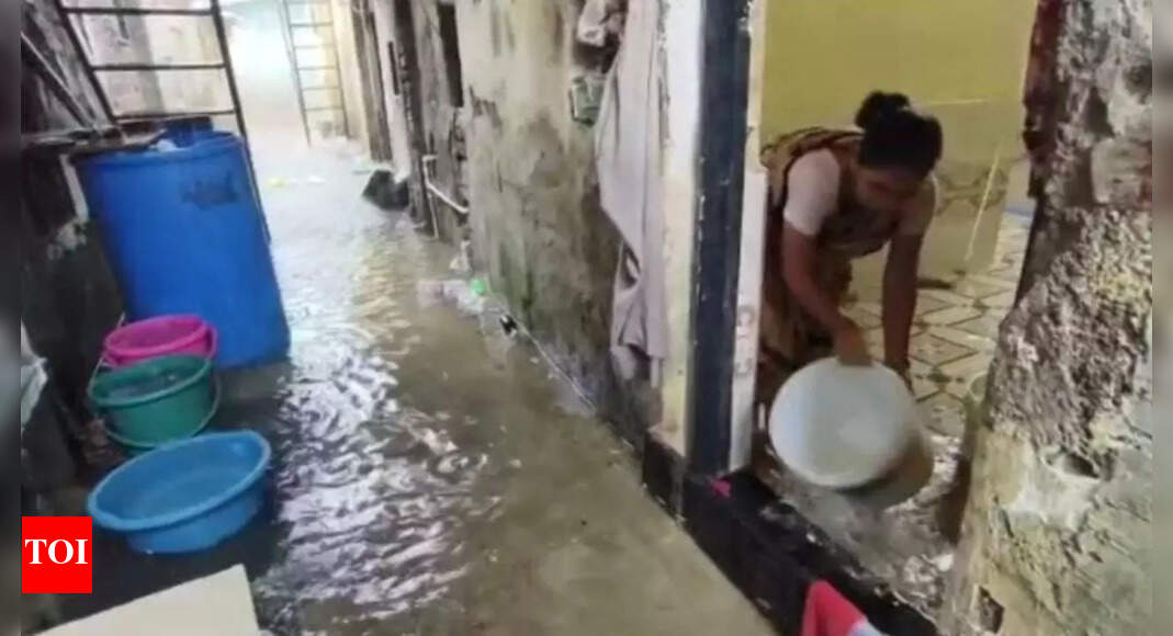Waterlogging in low lying areas in Kalyan-Dombivli due to heavy rain | Thane News - Times of India