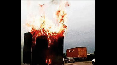 Rajasthan: Cattle truck smashes into parked trucks, explodes in Dudu; 5 ...