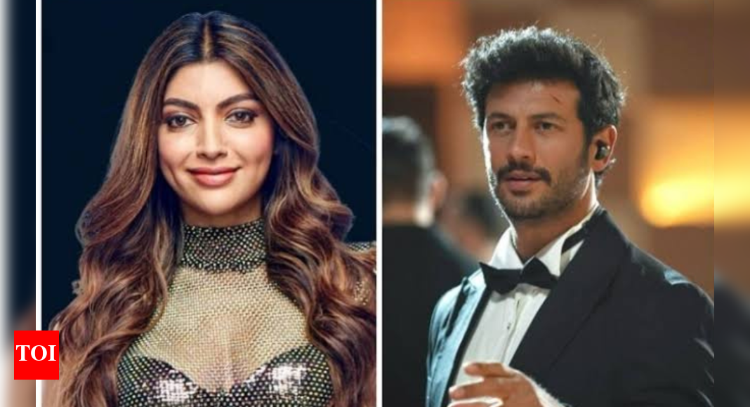 Jad Hadid-Akanksha Puri Kissing Video: Bigg Boss OTT 2: Jad Hadid kisses Akanksha Puri for 30 ...