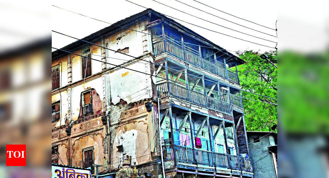 Nmc: Nmc Struggles To Remove Dilapidated Wada Occupants | Nashik News ...