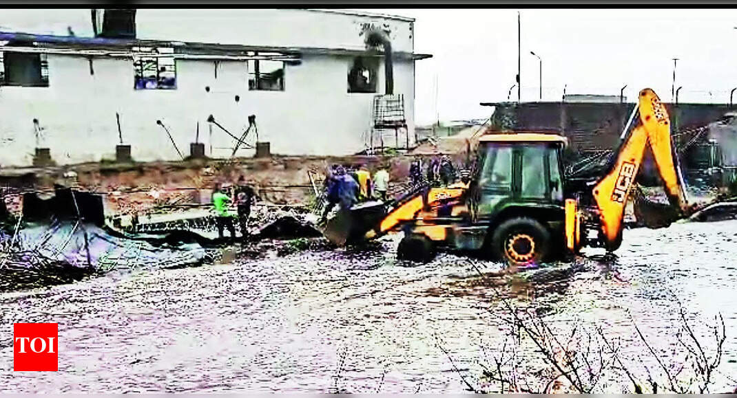 Four Kids Die In Halol Wall Collapse | Vadodara News - Times of India