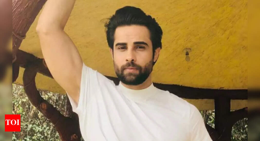 Actor Arjun Singh suffers a major eye injury but continues to shoot for ...