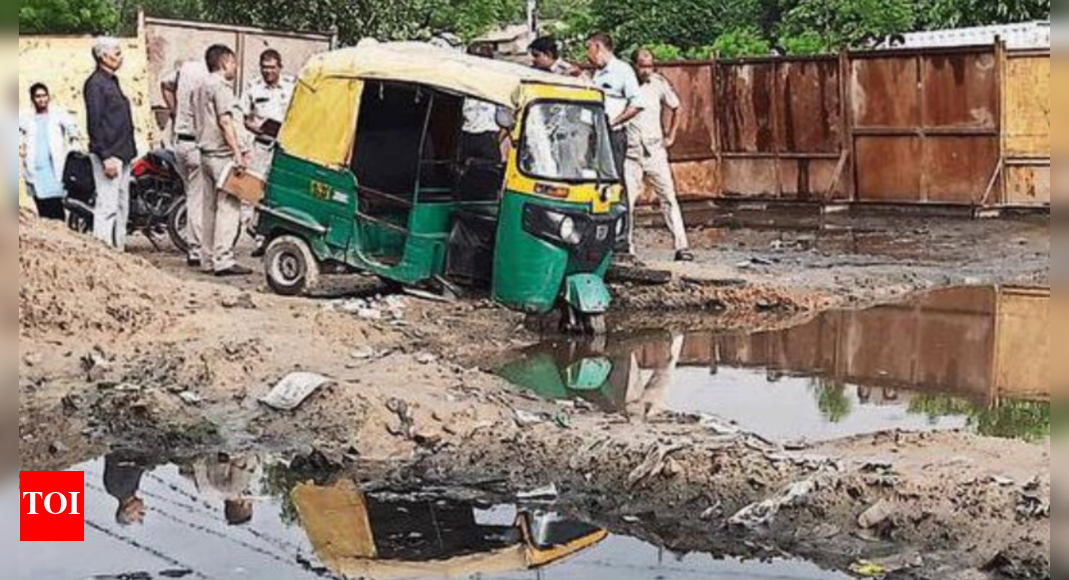 Father to 4, auto driver drowns in rainwater pothole in Delhi's Harsh ...