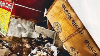 Three cops thrash vendor, suspended | Noida News - Times of India