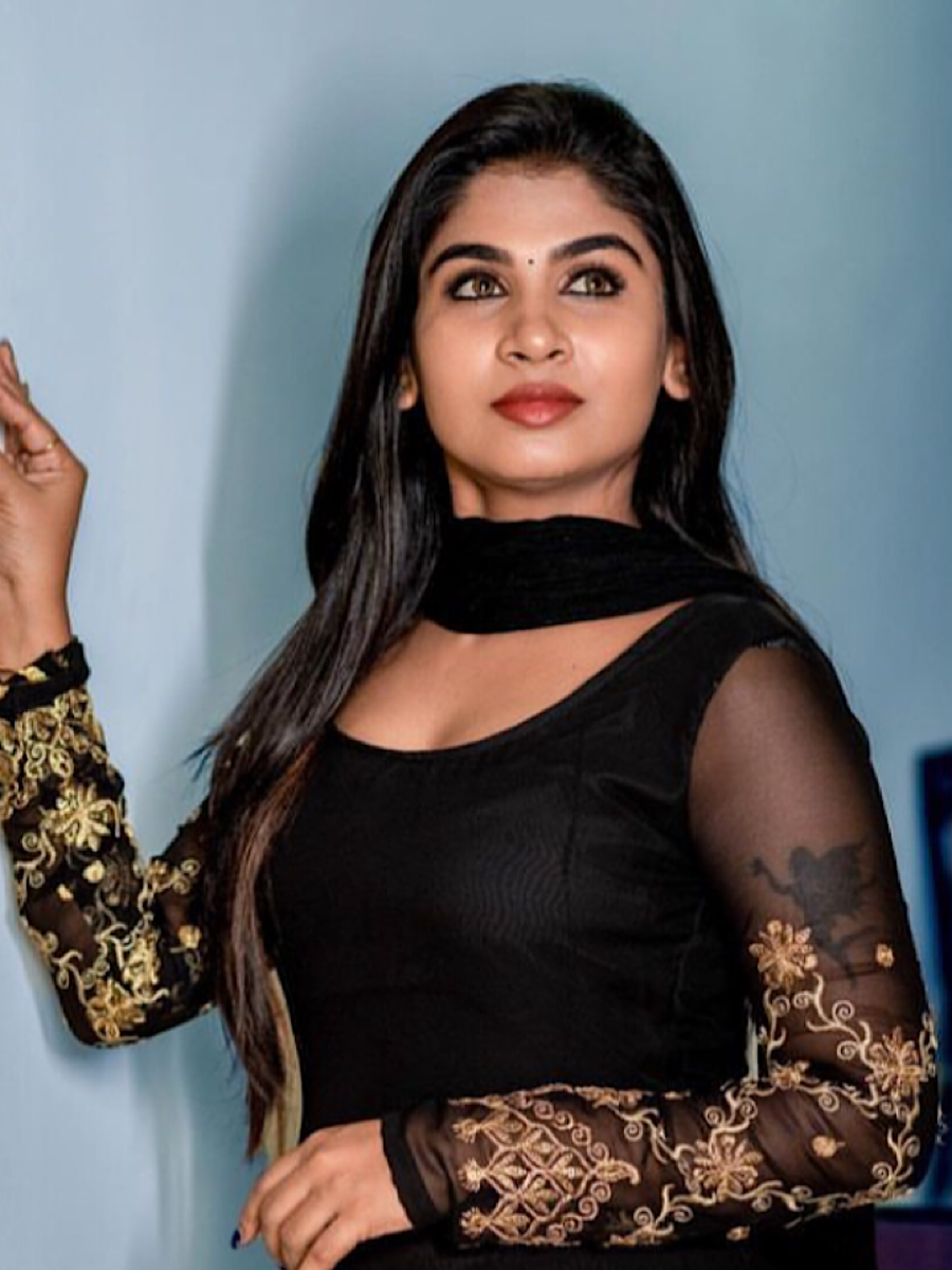 In pics: Sivanyaa's stunning ethnic looks | Times of India