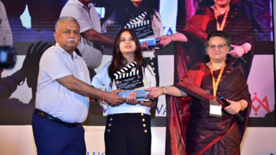 Aligarh girl Anamta Ahmed, 14, receives special prize for song ‘Main ...