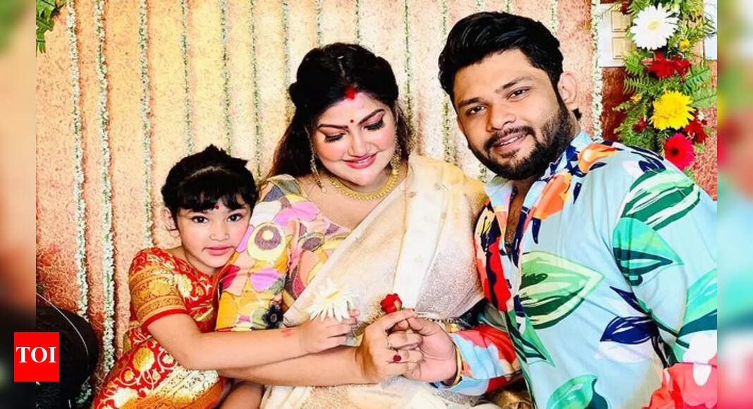 Singer Aneek Dhar and wife Debaleena expecting second child - Times of ...