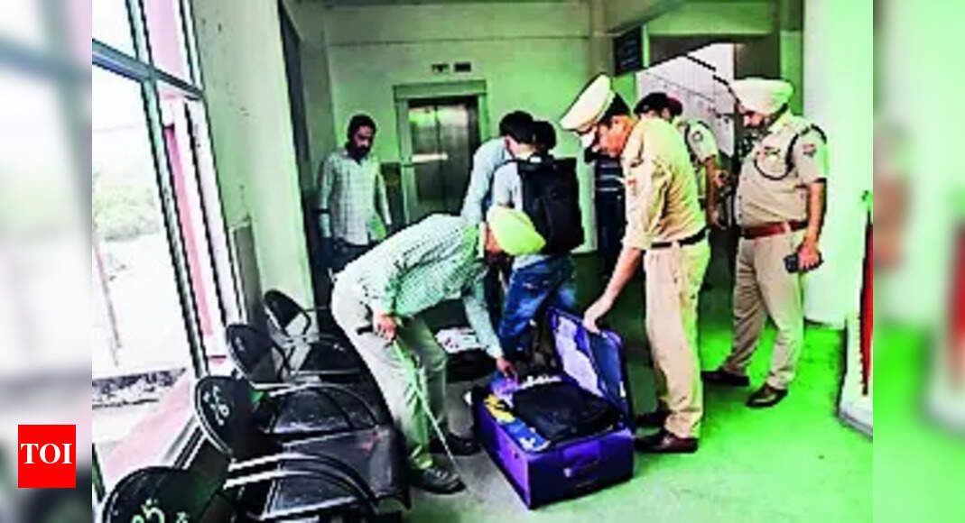 200 Mohali Cops Set Up 25 Naka In Special Drive | Chandigarh News - Times of India