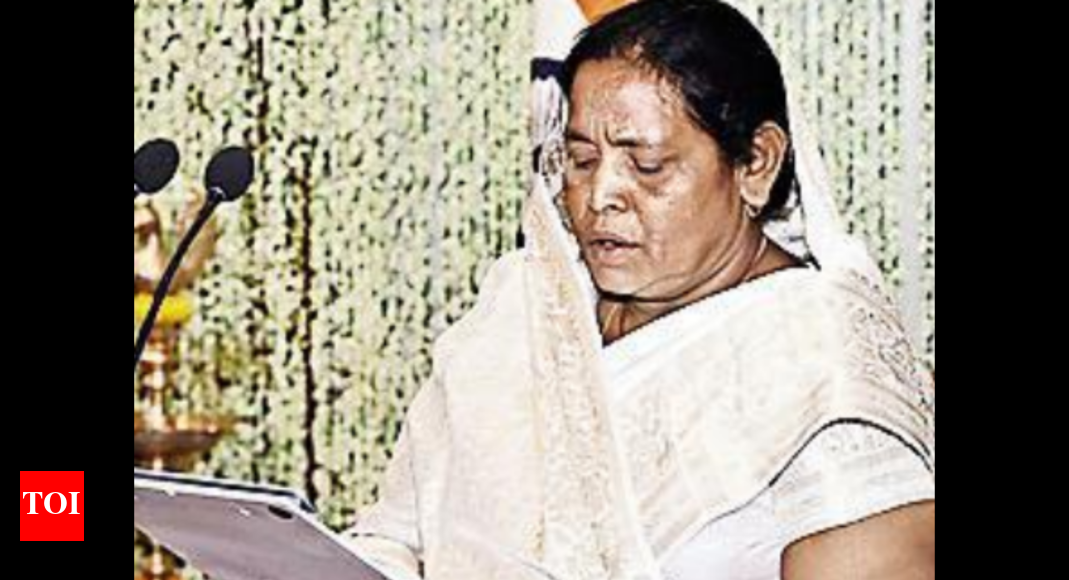 Min Stopped At Raj Bhavan Gate As Baby Devi Takes Oath | Ranchi News ...