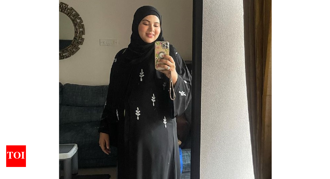 Bhojpuri actress Sahar Afsha debuts baby bump for the first time ...