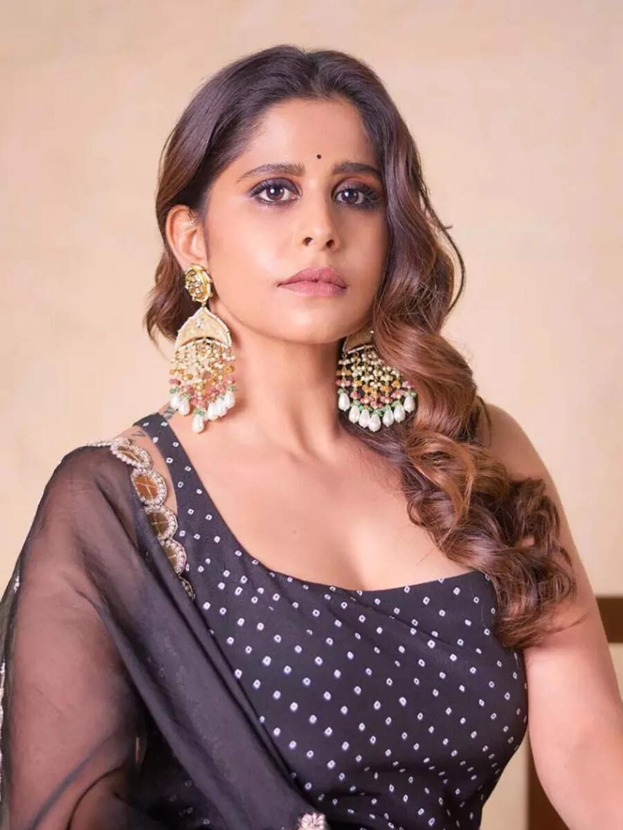 10 beautiful salwar suits of Sai Tamhankar | Times of India