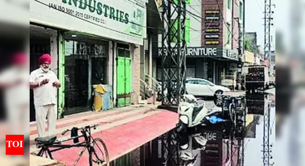 Samrala Chowk: Dyeing Unit Discharge Still Flows Through Samrala Chowk ...