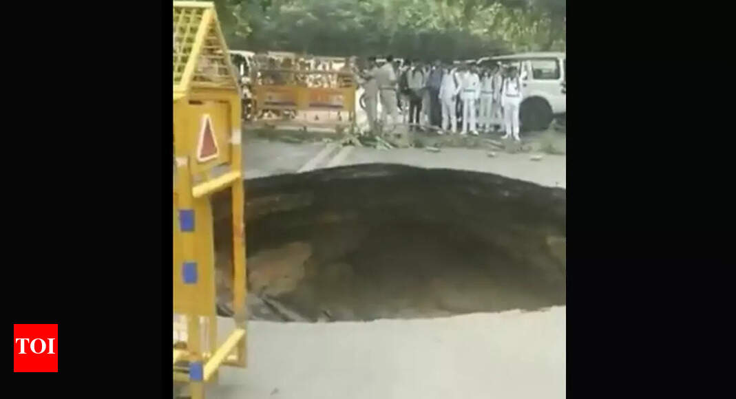Massive road cave-in leads to traffic jams, political jabs in Janakpuri ...