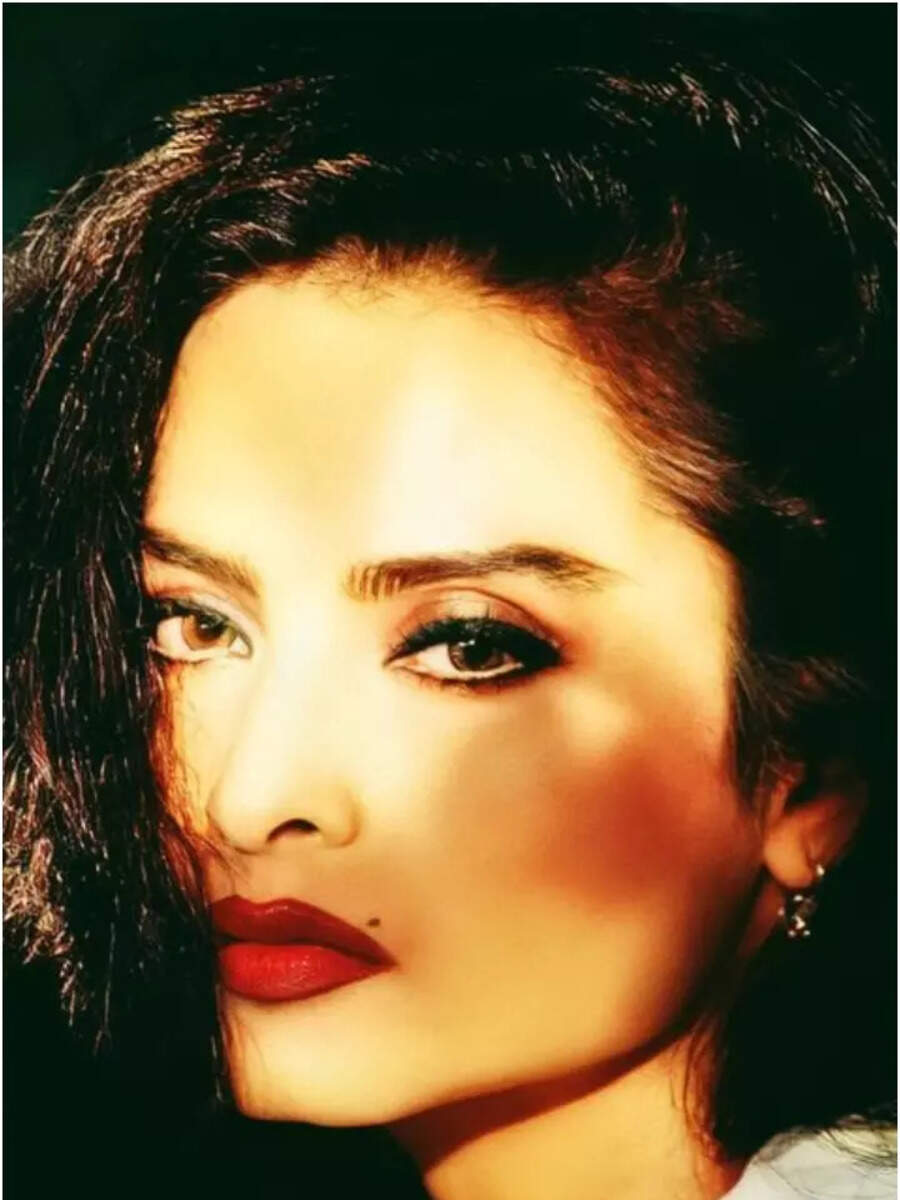 How To Wear Red Lipstick Like Rekha | Rekha Vogue Arabia Cover | Zoom TV