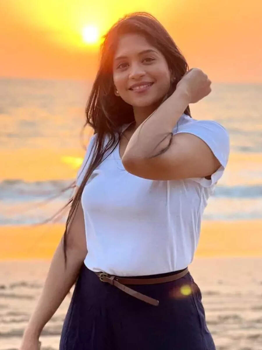 10 Best beach photos of Samruddhi Kelkar | Times of India