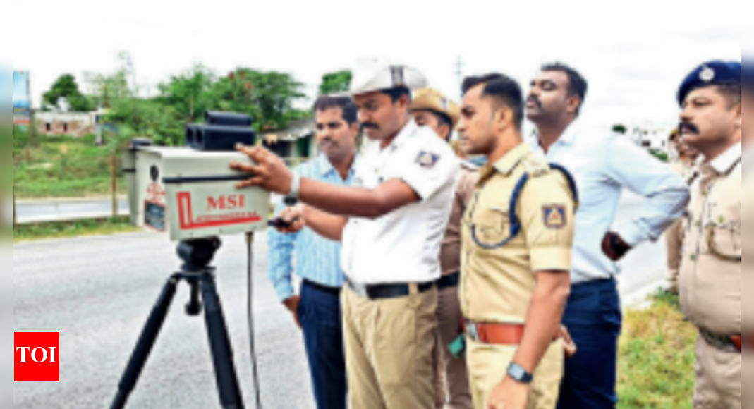 Bengaluru Traffic: Police penalise vehicles speeding @100kmph on Bangalore Mysore Expressway ...