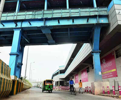 Traffic Flow Back To Normal After Dmrc Removes Pillar | Noida News ...