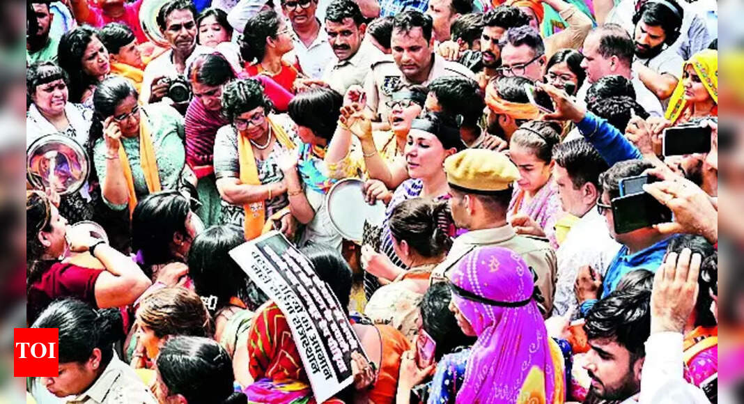 Bjp Mahila Morcha Stages Protest Over Rising Crimes Against Women ...