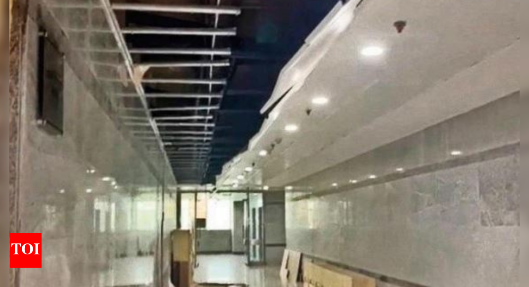 District Hospital: False Ceiling Collapses In Noida District Hosp ...