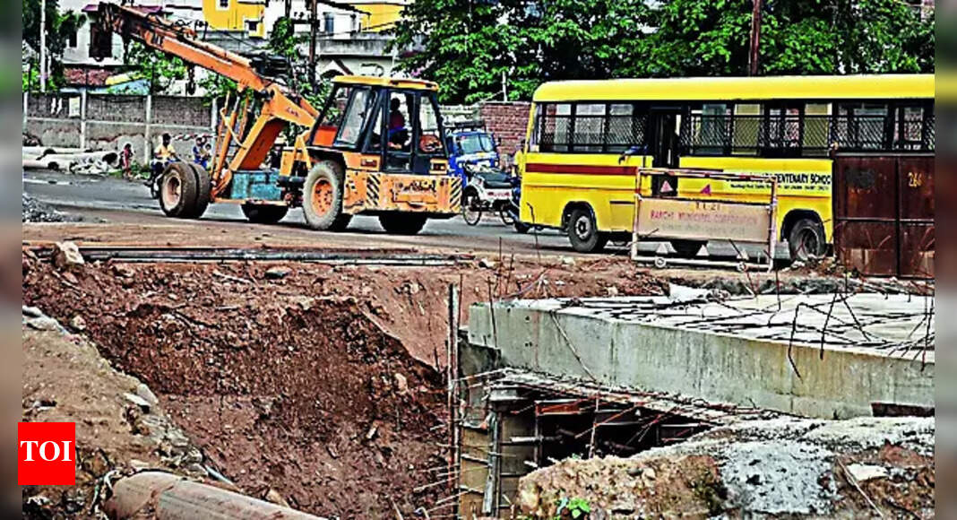 Repair Potholes, Fill Up Pits In City Immediately: Ranchi Dc | Ranchi ...
