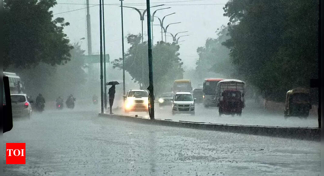 47mm Rainfall In City Leads To Waterlogging, Traffic Jam | Indore News ...
