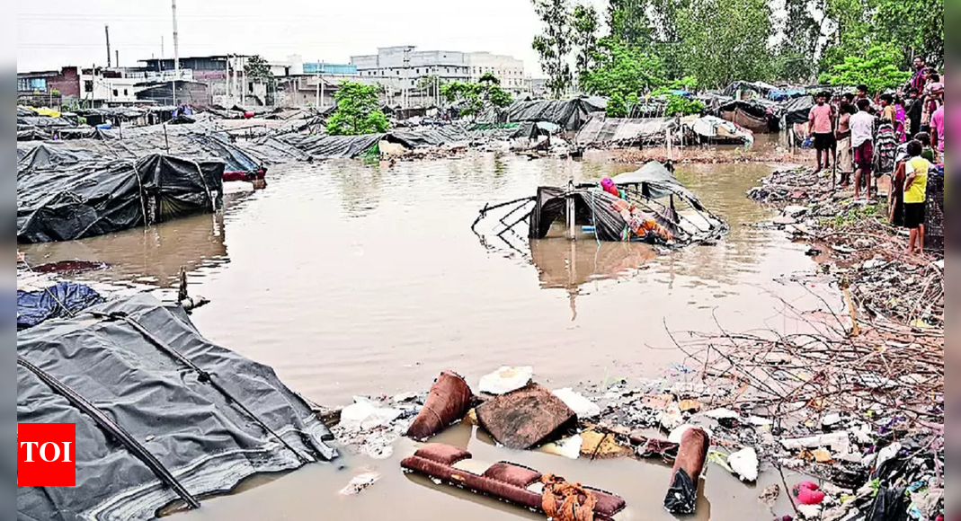 Buddha Nullah: Buddha Nullah Turns A Curse: Slum Flooded, 700 Go ...