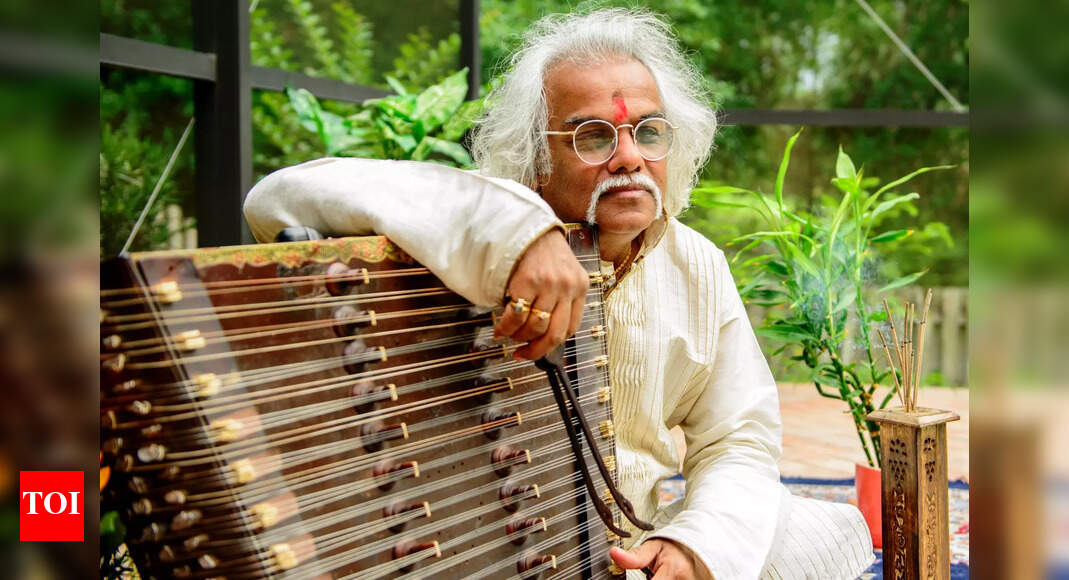 Santoor player Tarun Bhattacharya performs for Peace and Diversity at ...