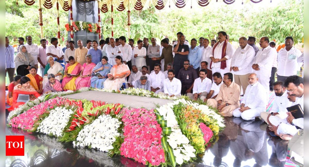 Andhra Pradesh CM Jagan Mohan Reddy pays tribute to father YS Rajasekhar Reddy on birth ...