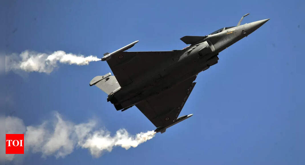 Navy zeroes in on naval Rafale; jet deal likely during PM's France ...