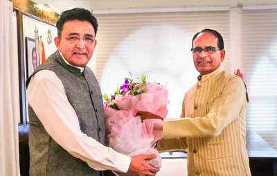 Aiims Bhopal Chief Dr Malik Meets Chouhan | Bhopal News - Times of India