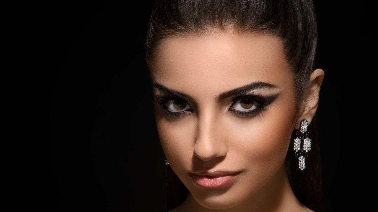 Which Eye Makeup is Best: Kajal or Surma? Find Out Here