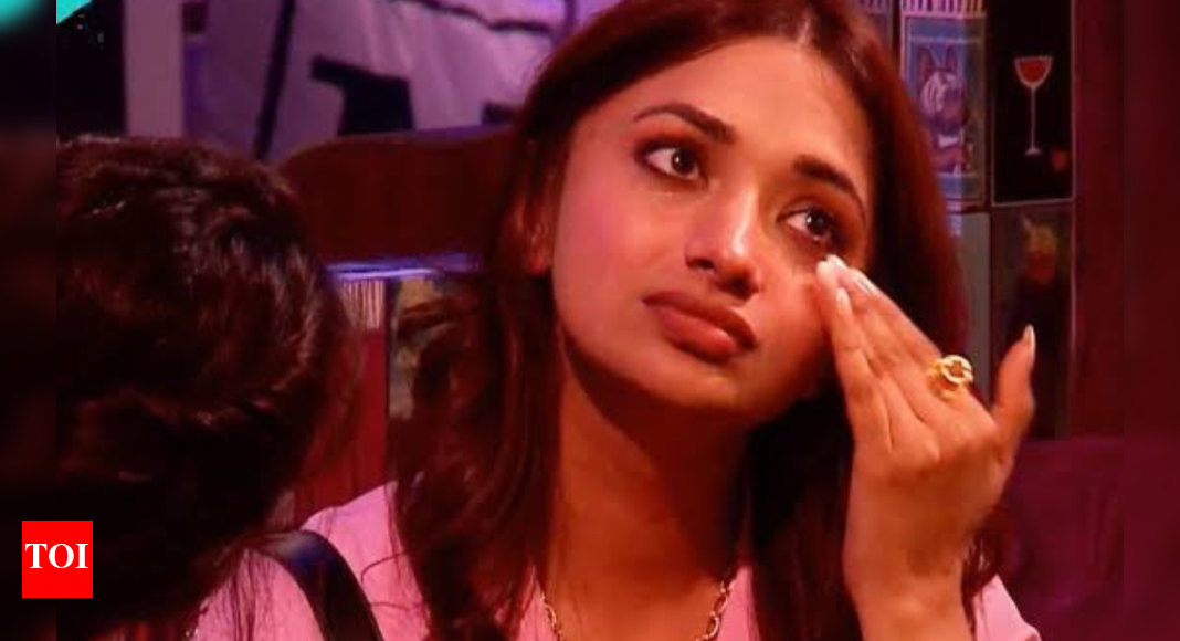 Bigg Boss OTT 2: Jiya Shankar suffers an emotional breakdown after reading 'mean comments' about ...