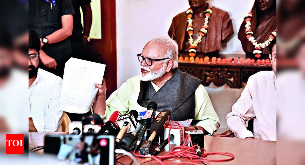 Bhujbal Lashes Out At Sharad Pawar, Says He Is Targeted For Obc Status | Nashik News - Times of ...