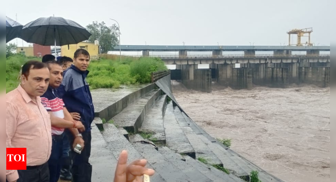 Flood alert issued in Haryana, Delhi as Yamuna river water level crosses 3 lakh cusecs mark ...