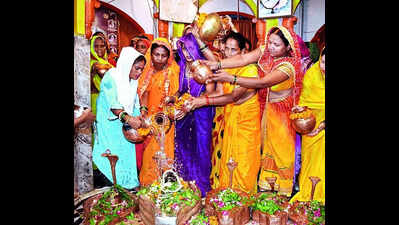 Shrawan: Rush Of Devotees At Lord Shiva Temples On 1st Somvar Of ...