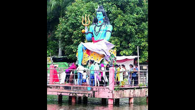 Shiva Chants, Devotees’ Rush On First Shrawan ‘somvar’ | Lucknow News ...