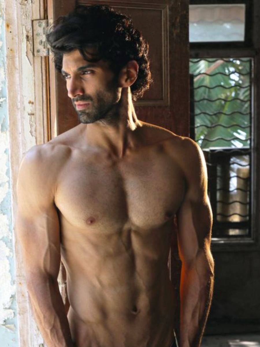 Aditya Roy Kapur Hairstyles That Are Great For Any Occasion | Zoom TV