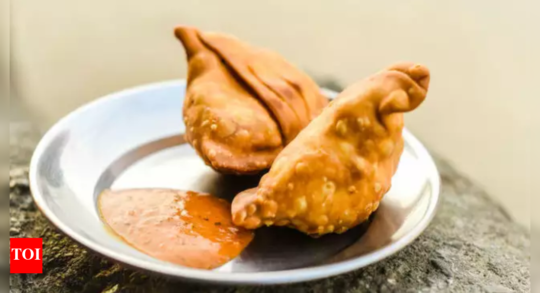 Mumbai Cyber Crime News: 25 plates of samosas cost Mumbai doctor Rs 1.4 ...