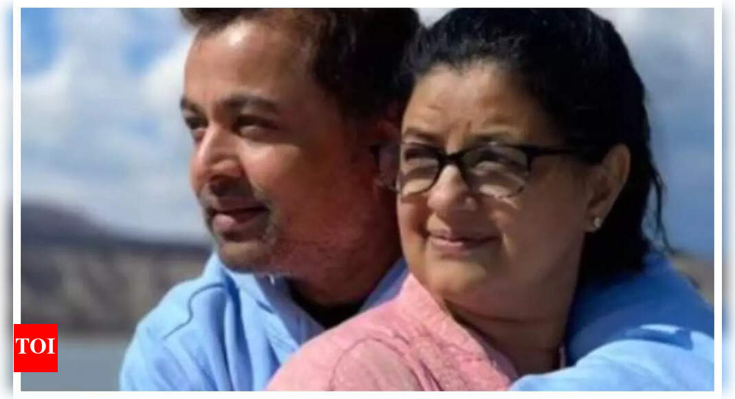 Subodh Bhave wishes his wife Manjiri on their wedding anniversary with ...