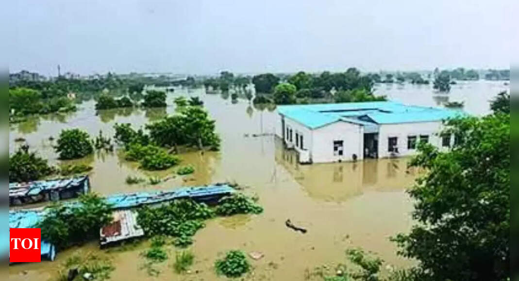 Floods in India: Flood fury kills 25 in a day in North India, 13 of ...