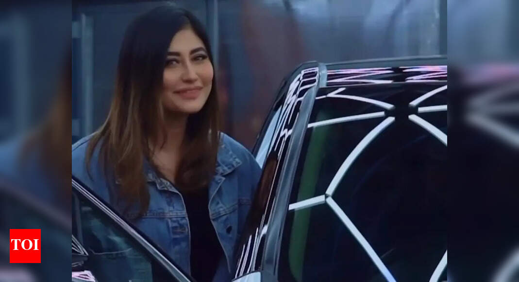 Television actress Sunita Gogoi adds a brand new SUV to her luxurious ...